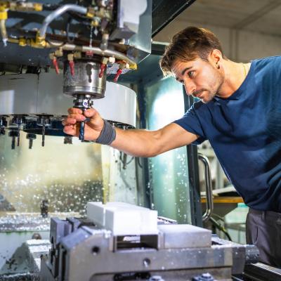 Cloud-based tool management software for machine shops